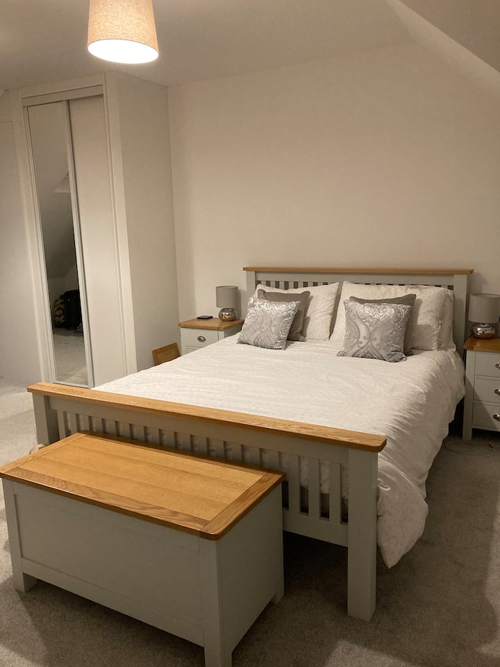 Huge Top Floor Bedroom With En-suite Bathroom - Bath