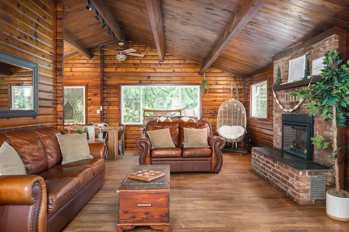 Alder Lodge: Game Room, Hot Tub, Bbq, Dogs-ok, 4br - Sandy, OR