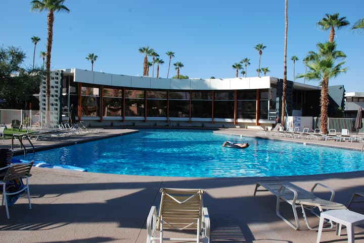 Comfortable 1 Bed In Historic Ocotillo Lodge - Palm Springs, CA