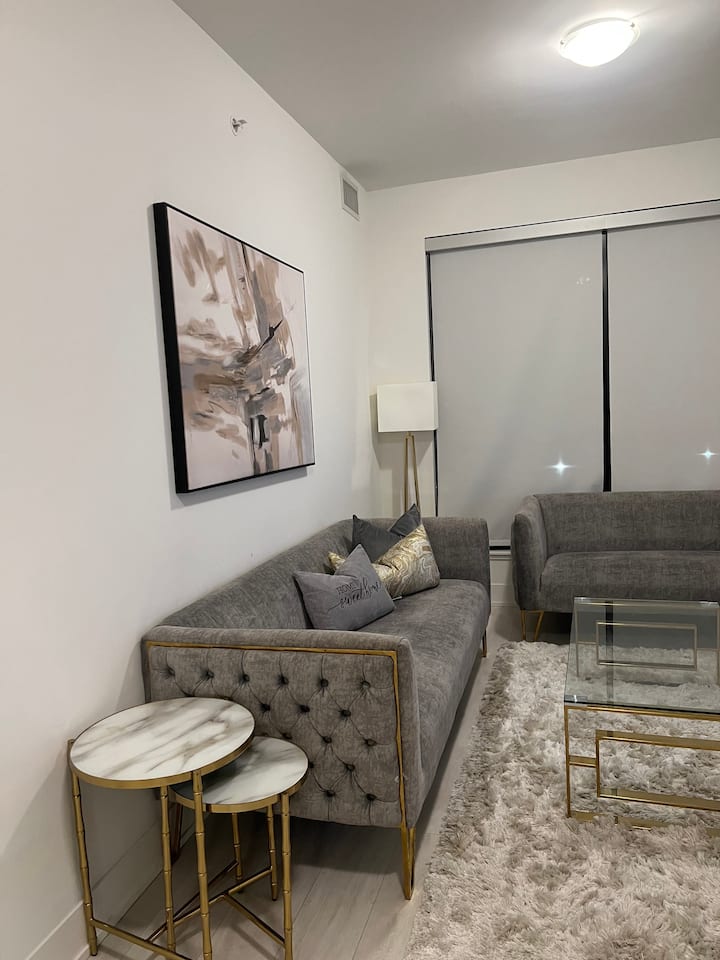 Luxury 1 Bedroom Condo With Pool&netflix - Vaughan