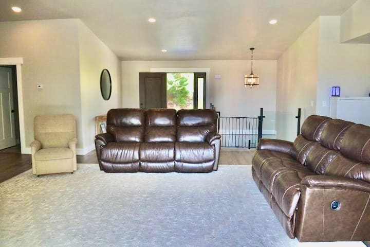 Private Bedroom W/ Bath & Kitchenette & Parking - Colorado Springs, CO