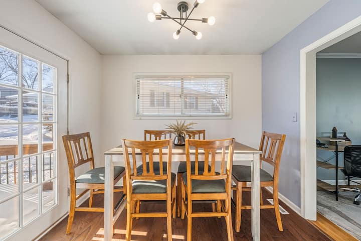 Elm. Peaceful Pet Friendly Home. No Pet Fee! - Bennington, NE