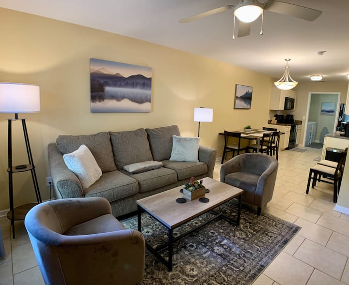 Cozy And Cheerful 2-bedroom & 2-full Bath Home - Murfreesboro, TN