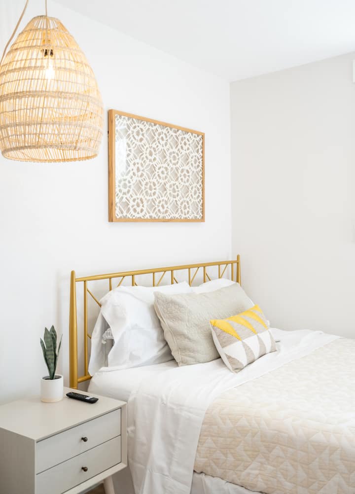 The Ybor Guesthouse Tampa 1.5 Miles To Downtown! - Tampa, FL