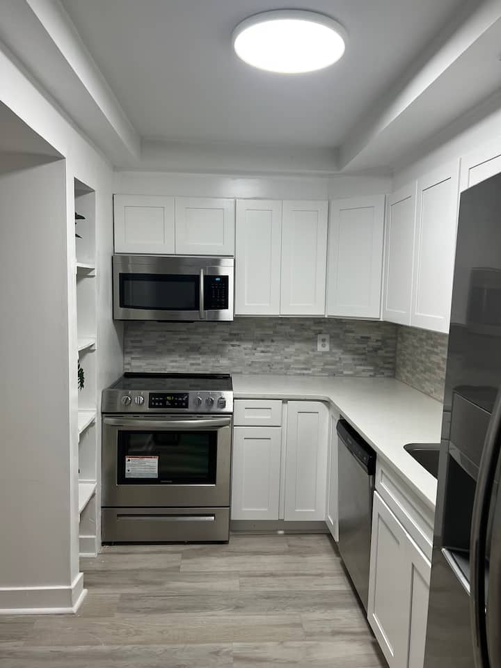 Modern Styled 2 Bed 1.5 Bath —Heart Of Downtown - Winston-Salem, NC