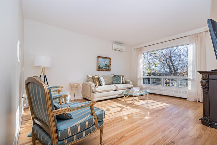 Lovely 3 Bedroom Apartment With Free Parking - Dorval
