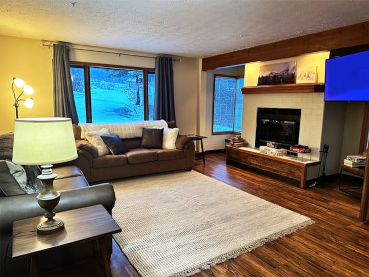 Alpine View In Girdwood! - Alyeska, AK