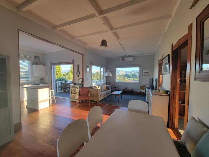 Historic Cottage With Stunning Views - New Zealand