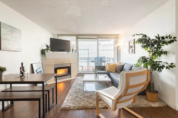 2-bed Condo - Dt Van Within Steps To Rogers Arena - Vancouver
