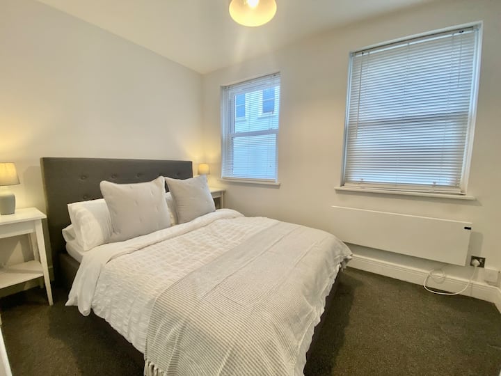 Lovely 1 Bedroom Apartment In St Helier - 澤西島
