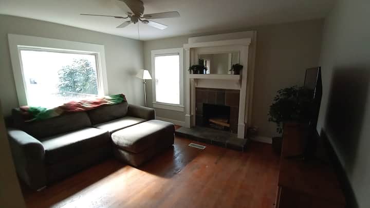 Great Davidson Location! Walk To Downtown + School - Davidson, NC