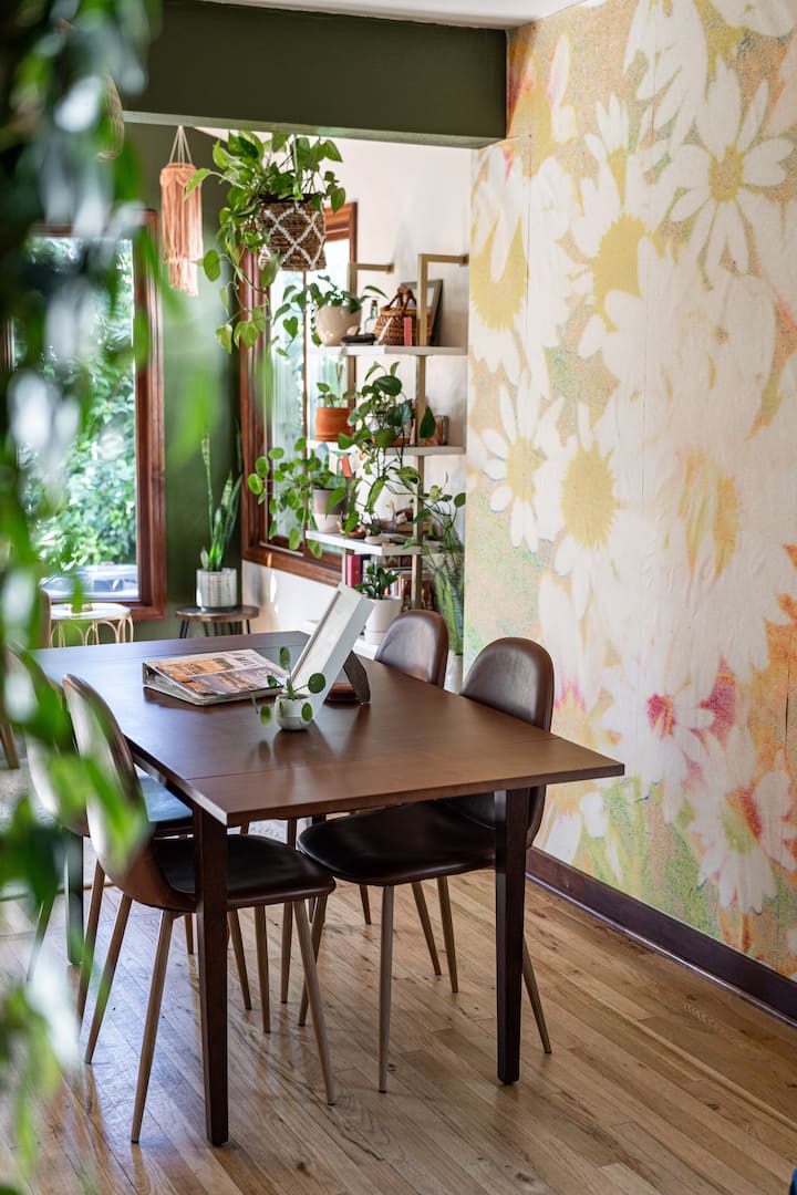 *Fenced In Yard/parking/parks And Plants* - Milwaukee, WI