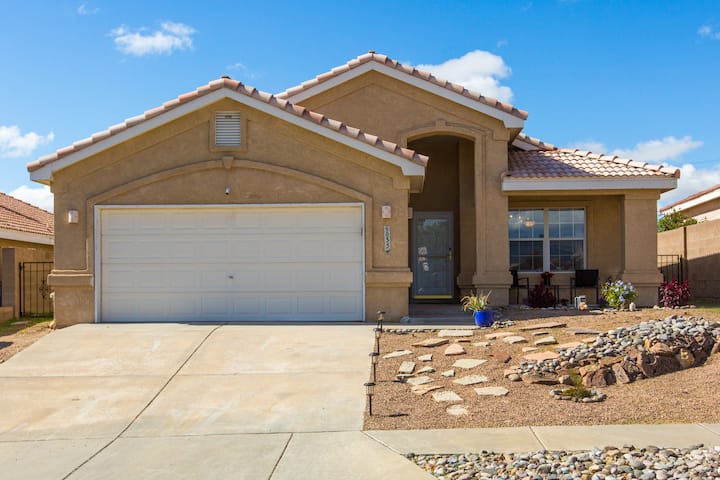 Casa Chiliwood 3 Bedroom Walk To Petroglyphs - Albuquerque