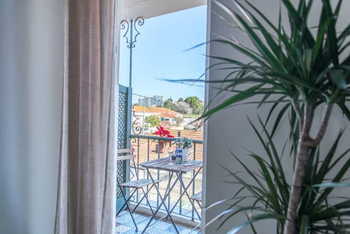 Historic Center Sunny Apartment - Cascais
