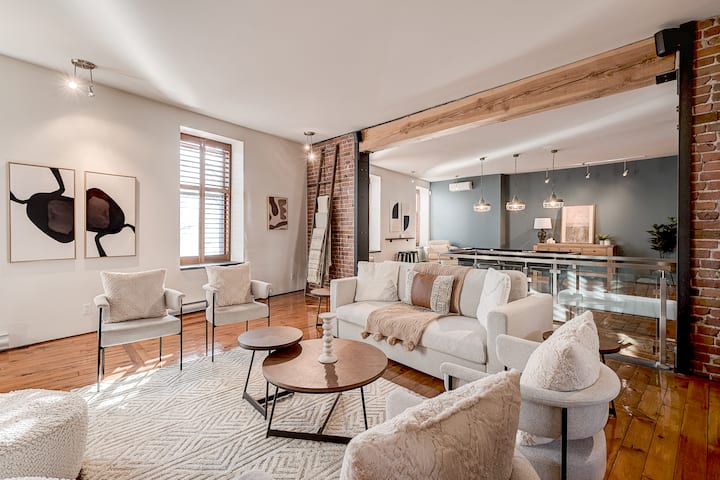 Pristine Penthouse-2bdr Near Old Port Mtl-parking - Montreal
