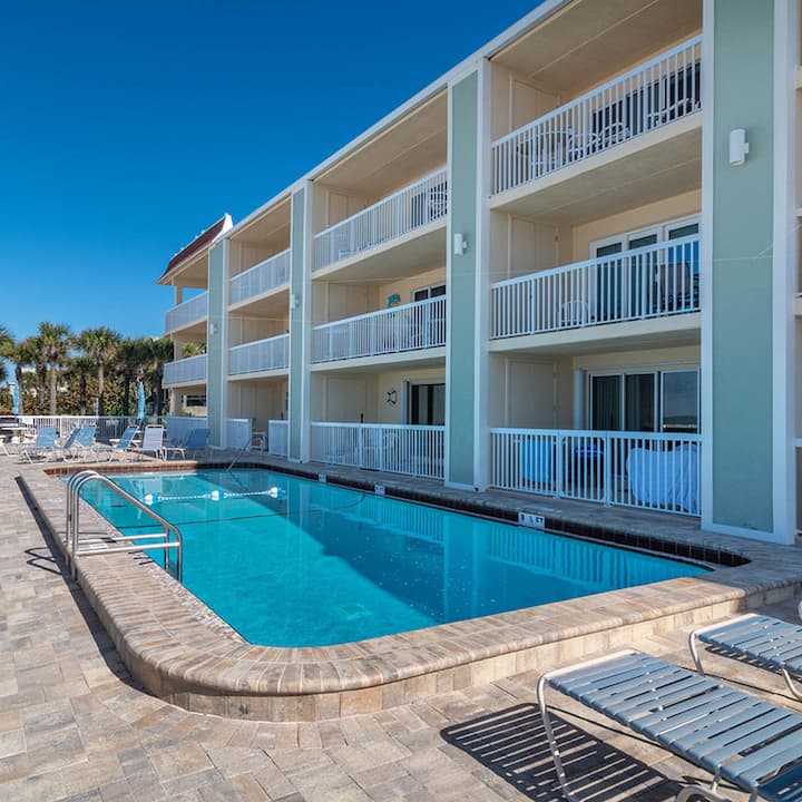 Newly Decorated 1st Floor Unit Steps To The Beach - Indian Rocks Beach, FL