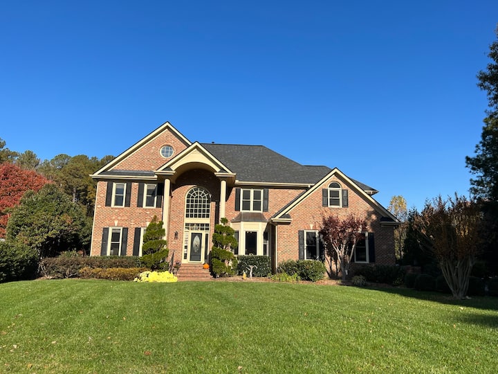 Lakefront Oasis In Cary! Hot Tub & Huge Verandah - Raleigh, NC