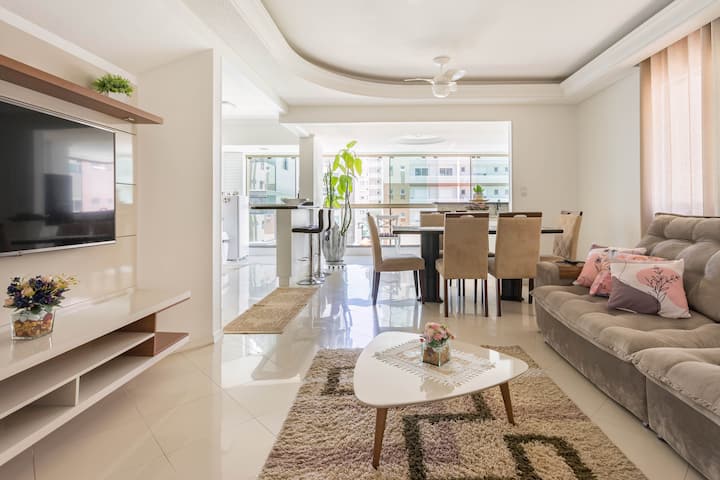 Apartamento Três Suítes No Coração Da Meia Praia - Itapema