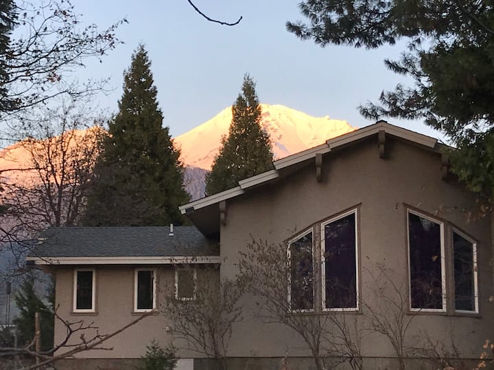 Unique Event Center With Awesome Mt Shasta Views - Mount Shasta, CA