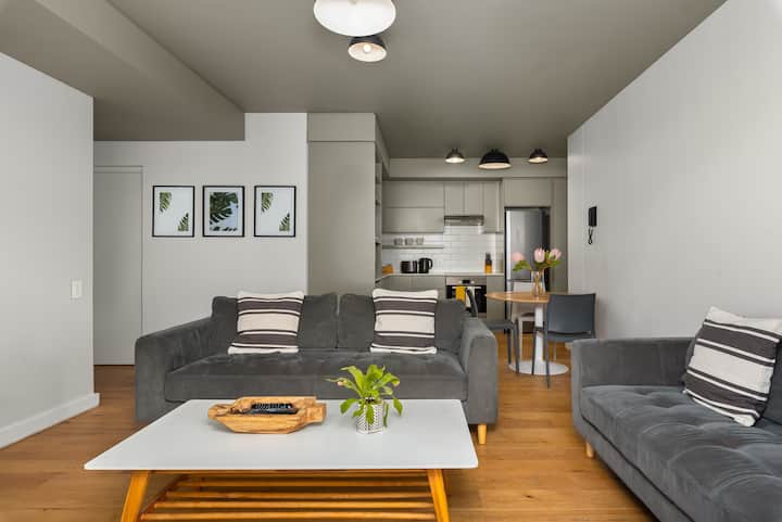 Modern Apartment 7 | Mountain Views | Wifi | Pool - Le Cap
