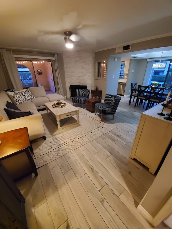Lovely 2 Bed 2 Bath Condo With Pool. - Scottsdale, AZ
