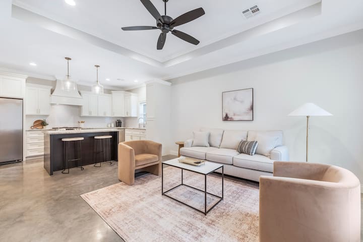 Charming Cottage -3br - A+ Location - Est.2019 - Lafayette, LA