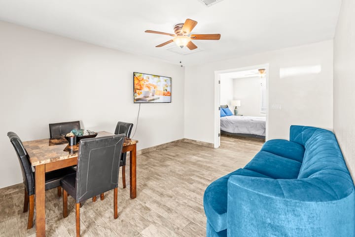 Charming 2 Br/2ba Unit W/ Pool 10 Mins From Strip - Las Vegas, NV