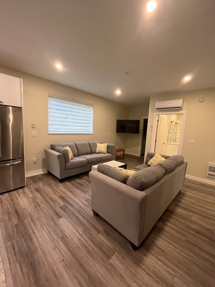 Brand New 2 Bedroom Home In Roberts Creek - Roberts Creek