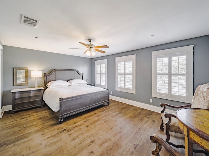 The Heart Of Denton - Prestigious 2 Bedroom Th. - Denton, TX