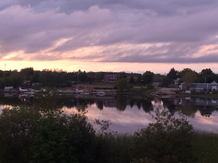 Spacious Bedroom In Shared Home - Sioux Lookout