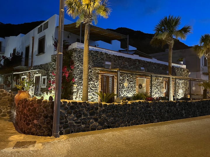 Casa Adonis Acquacalda Vista Filicudi - Lipari