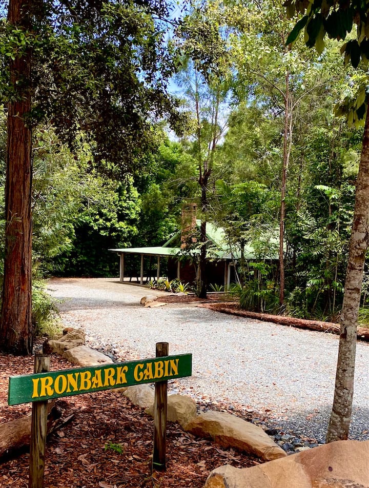 Ferns Hideaway- Tranquil Ironbark Log Cabin - Byfield National Park