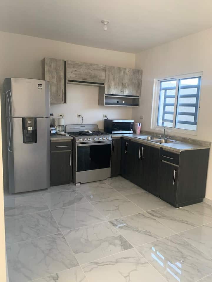 Cheerful 3 Bedroom Home Mins From Major Stores - Delicias