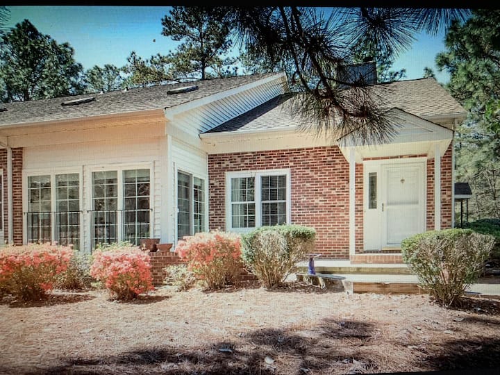 Lovely 2 Bedroom Condo With Fireplace - Pinehurst, NC