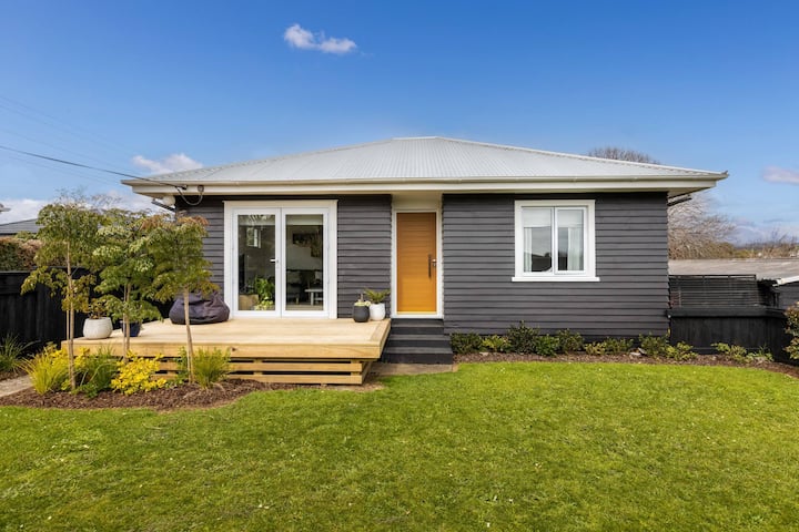 Cheerful 2 Bedroom Home With Free Parking - New Plymouth