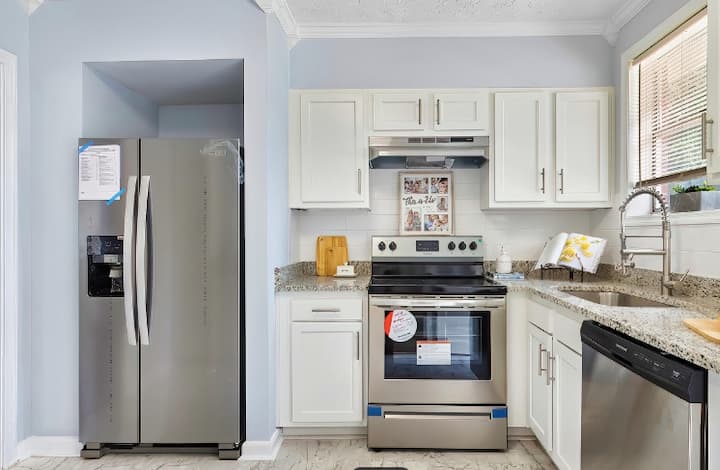 Lovely 3 Bedroom 2 Bath/ Pet Friendly - Jacksonville