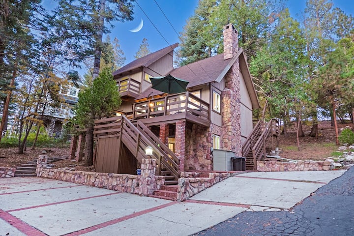Mellow Mountain Resort | Indoor Jacuzzi Relaxation - Lake Arrowhead, CA