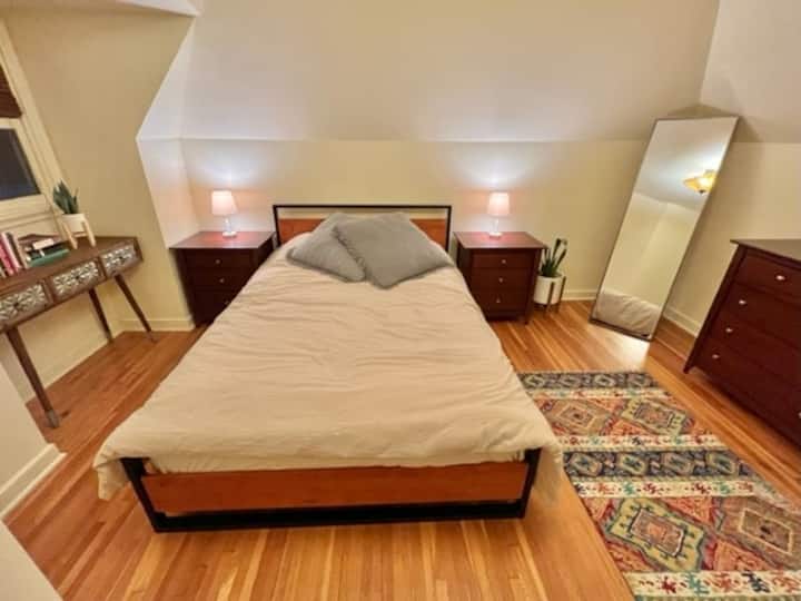 Quiet And Cozy 3 Bedroom Home In Ne Minneapolis - Saint Paul, MN