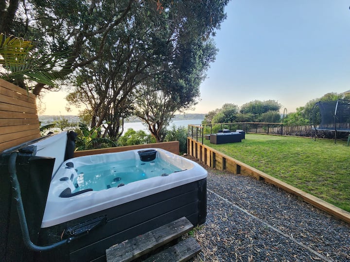 4 Bedrooms With Sea Views. 1 Min To Beach. - Snells Beach