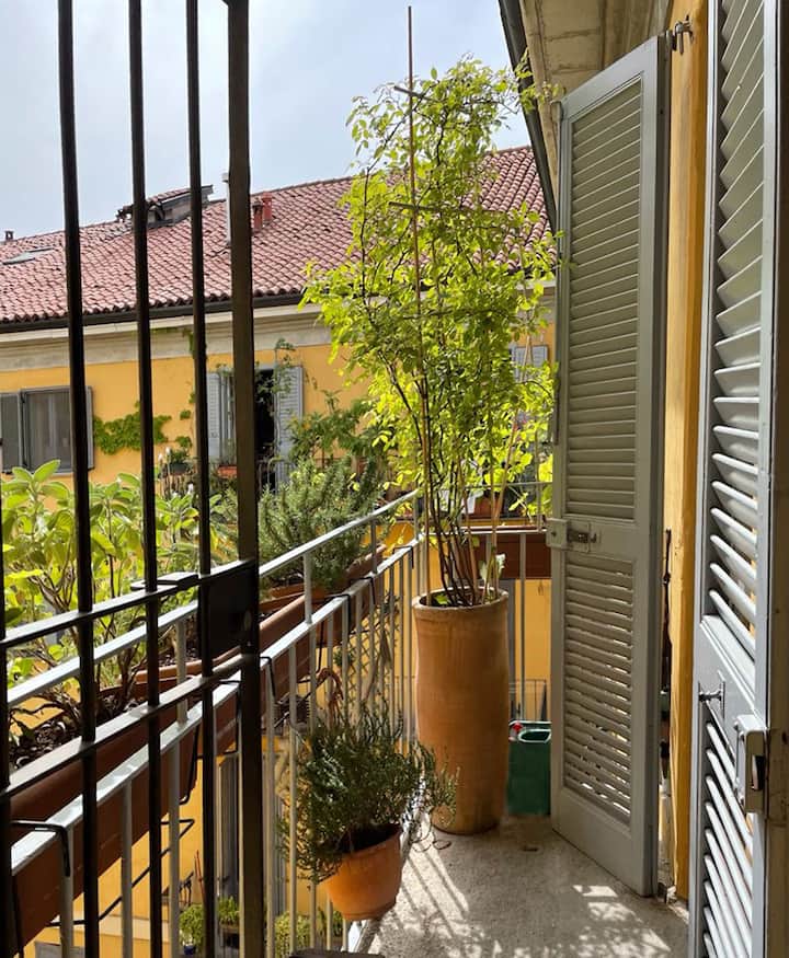 Naviglio: A Clean, Well-lighted (Unique) Place - Milan