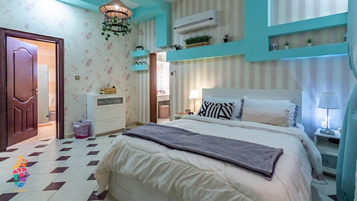 Cheerful 5-bedroom Villa With Pool - Qatar