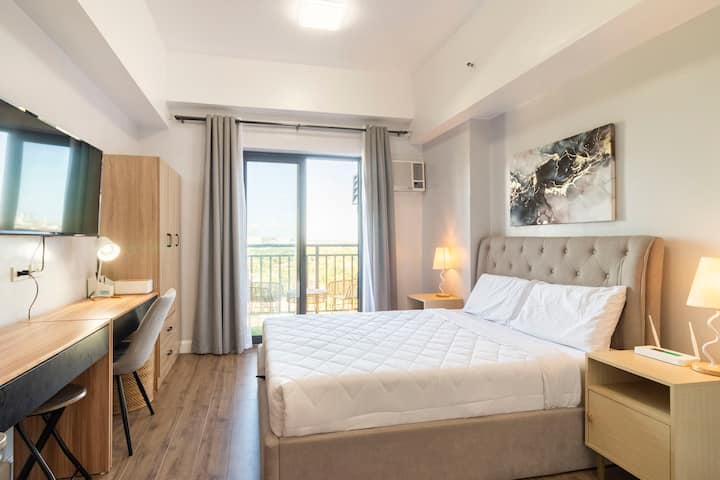 Emery’s Studio Near It Park W/ Netflix+amazonprime - Cebu