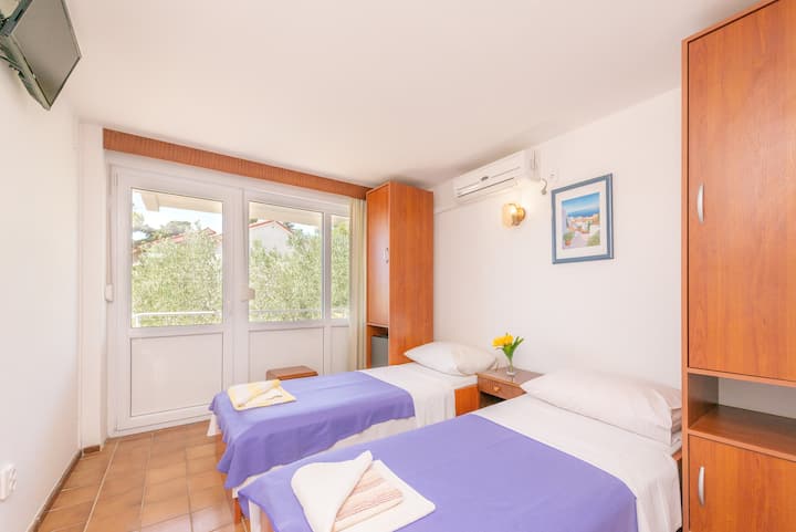 Villa Christina - Room Up To 2 People With Pool - Novalja