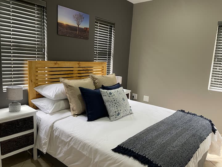 Lovely 1 Bedroom Lakeside Flat - Pretoria