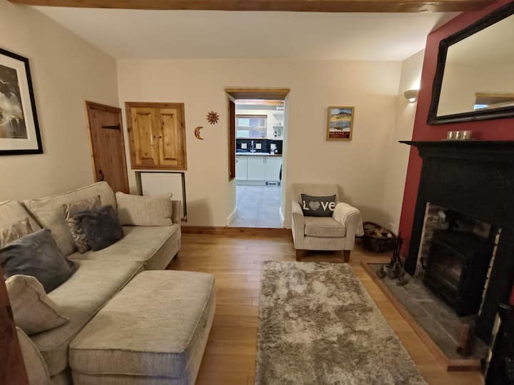 Beautifully Furnished Cosy Cottage With Log Burner - Arnside