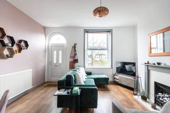 Modern, Clean Bedroom In The Heart Of Silsden. - Keighley