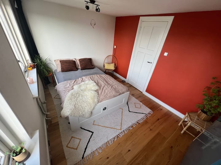 Bedroom With Private Living Room, Near City Center - Breda