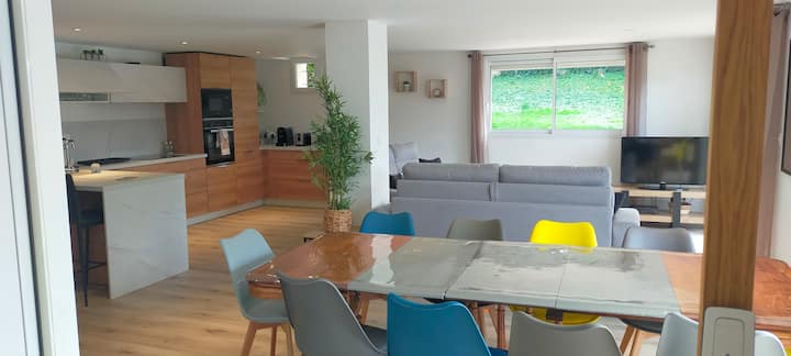 Maison 10 Pers Climatisée Avec Jardin & Parking. - Meyzieu