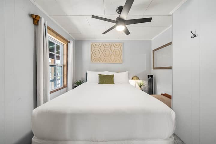 Hendo Getaway: Queen Suite, Kitchen - Saluda, NC