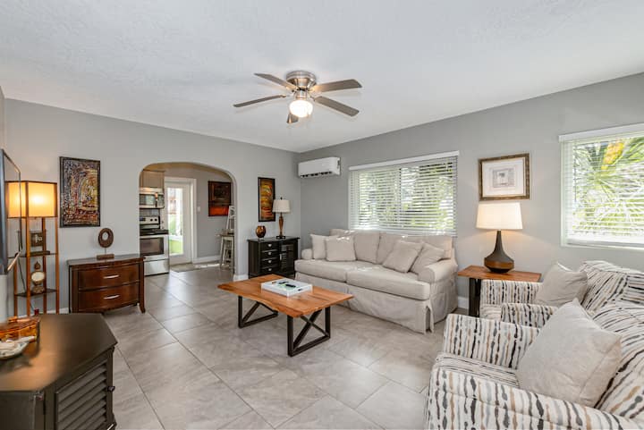 Heart Of Melbourne Beach, 1 Br, 1 Block From Ocean - Melbourne Beach, FL